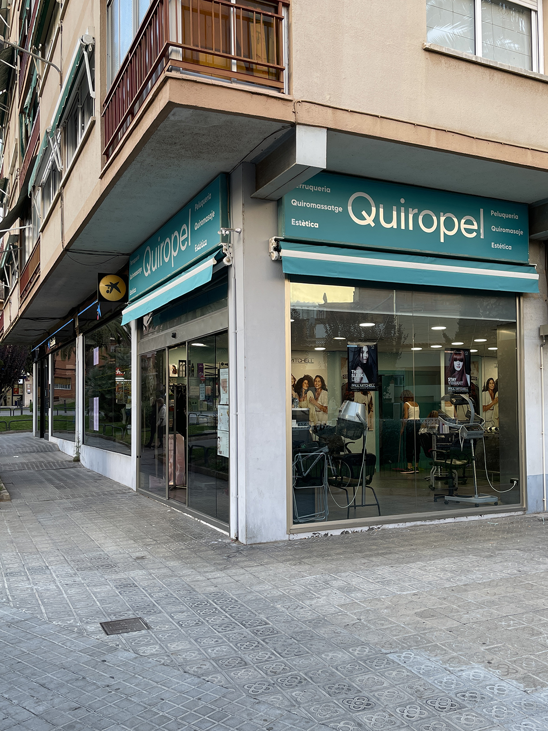 Rótulo para negocio en Barcelona fabricado por Debergrafics